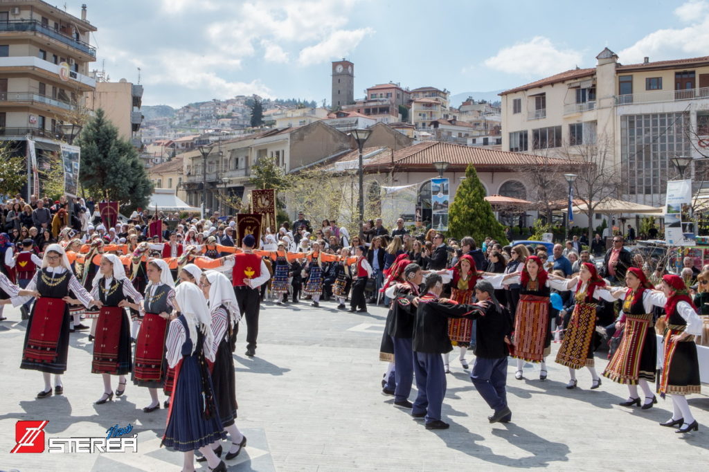 "Πλημμύρισε" η Λιβαδειά από παραδοσιακούς ήχους και φορεσιές (φωτο ...