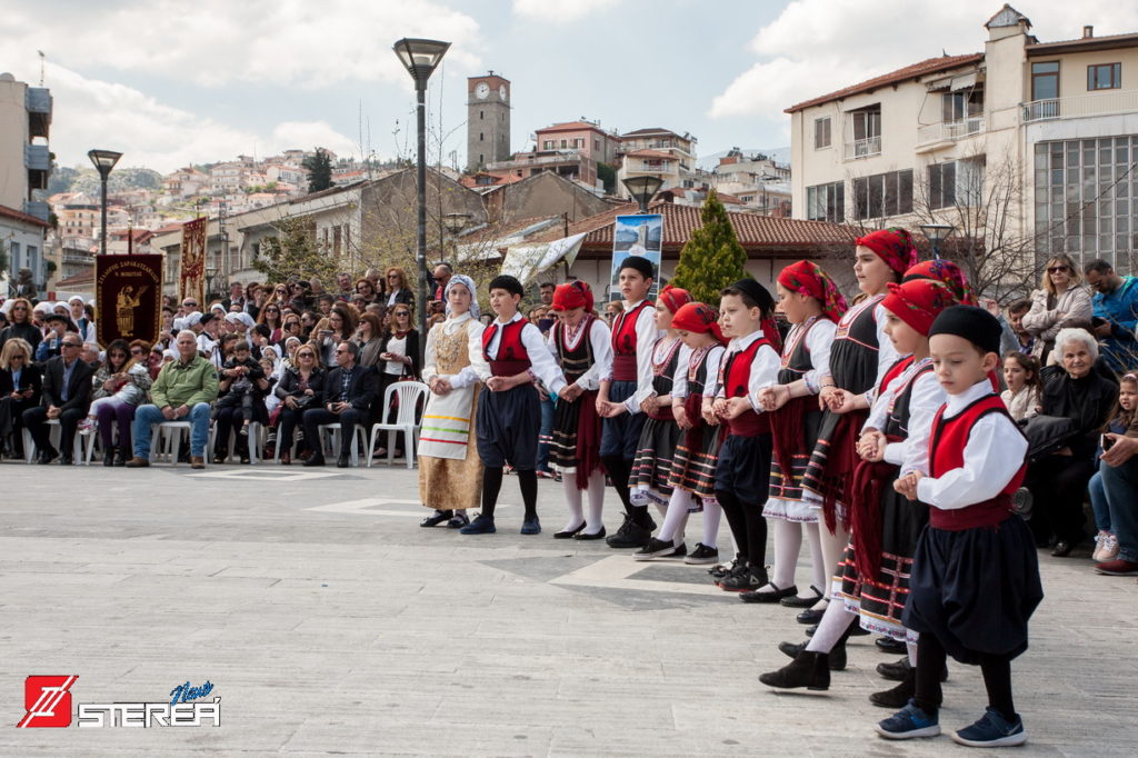 "Πλημμύρισε" η Λιβαδειά από παραδοσιακούς ήχους και φορεσιές (φωτο ...